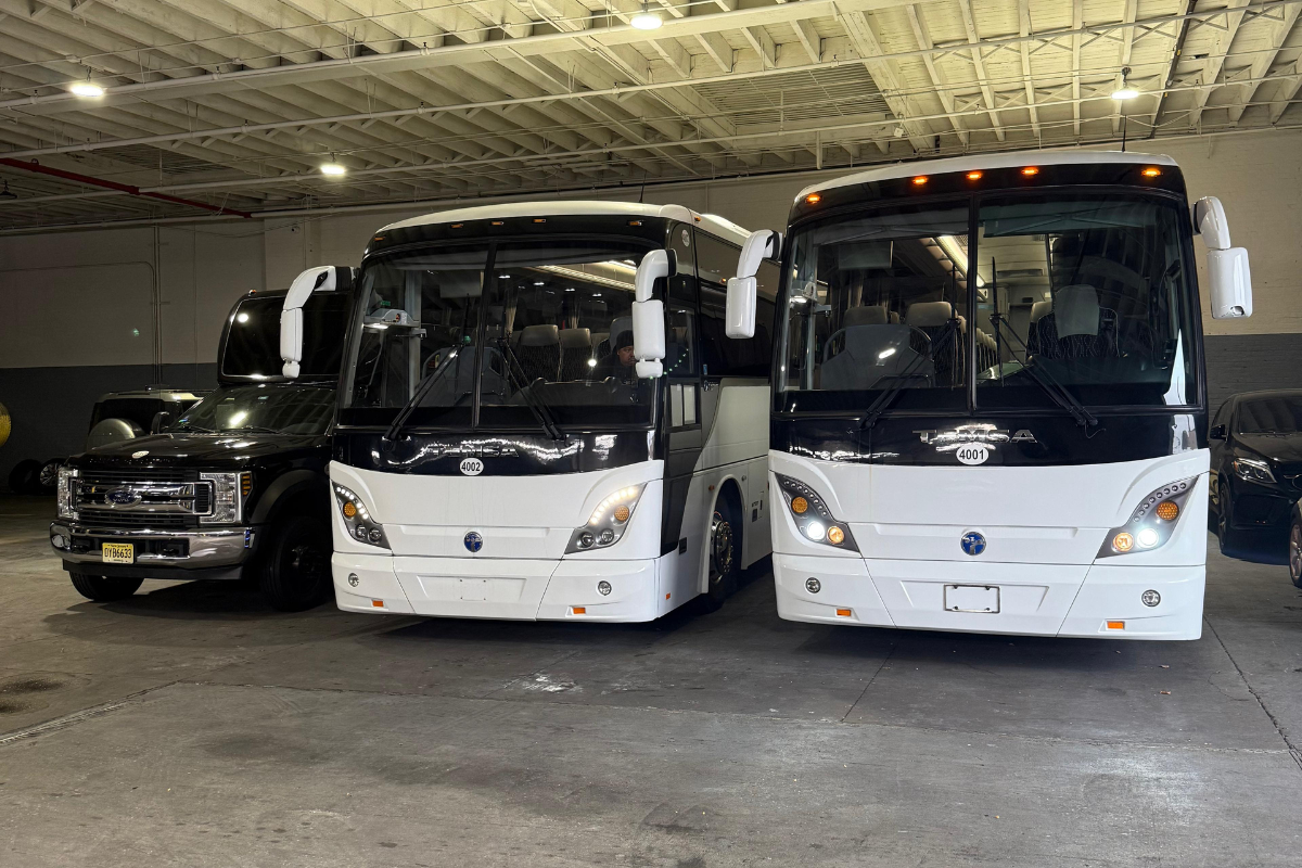 40 Passenger Bus – Golden Class Limo